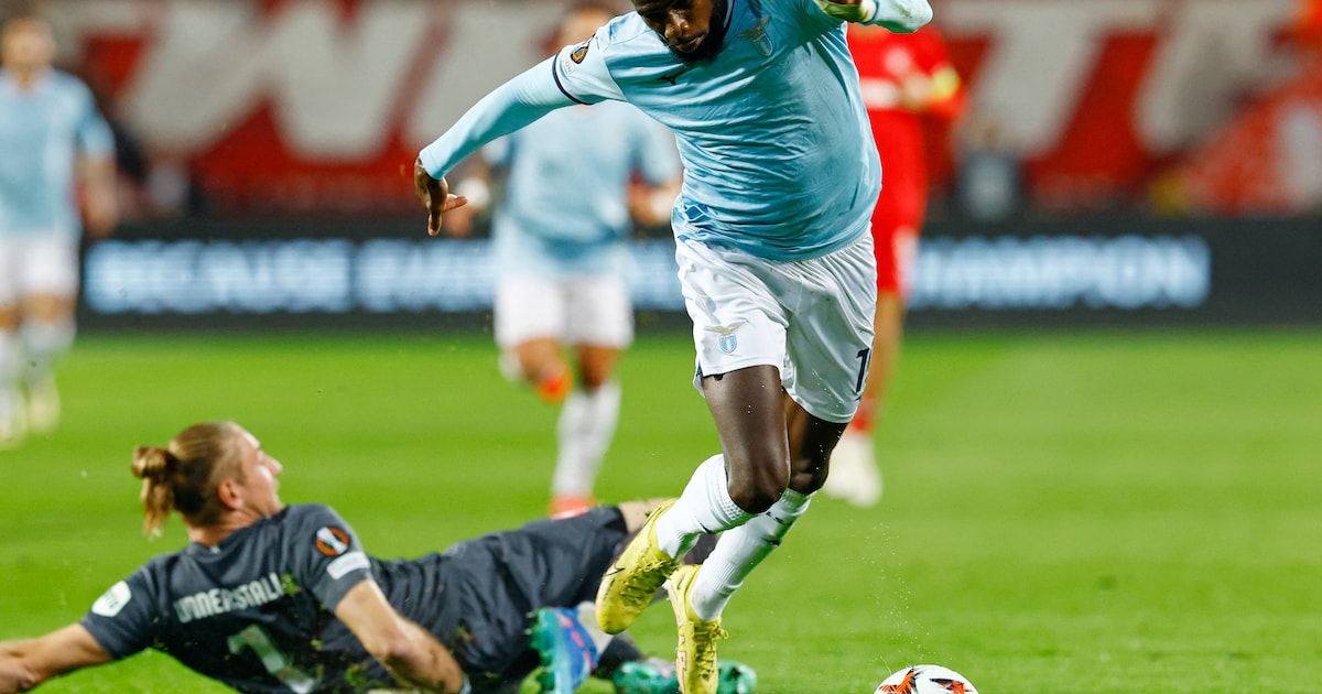 Vroege rode kaart Unnerstall nekt FC Twente op frustrerende avond tegen ...