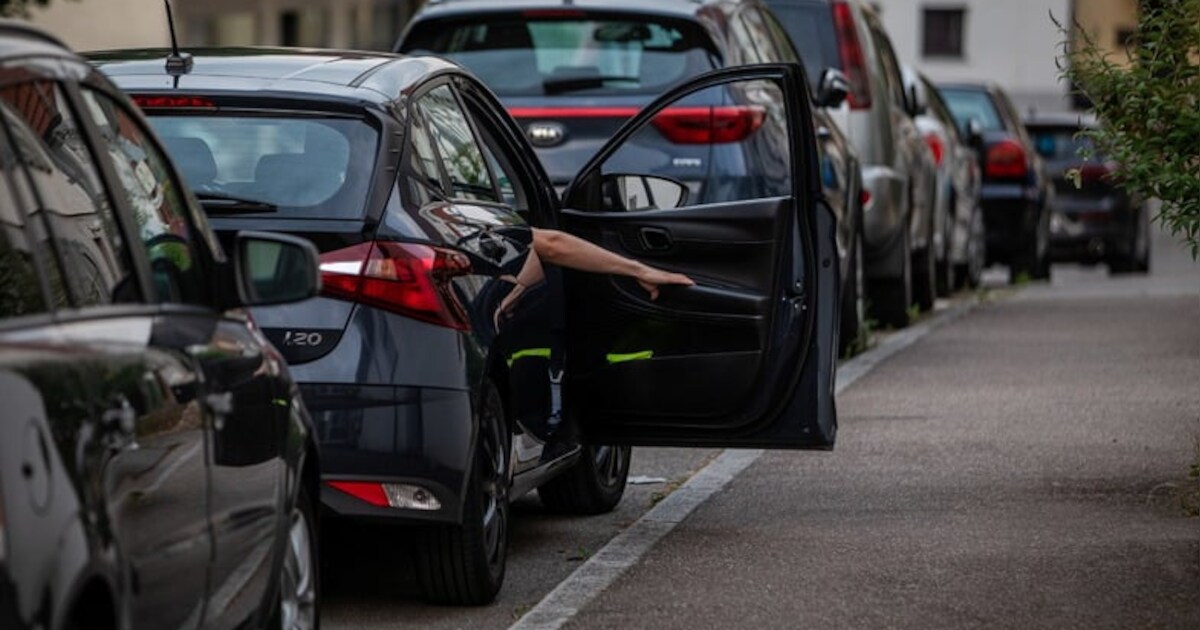 In deze Duitse steden kun je een boete krijgen als je je autodeur te ...