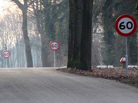 Vreemde borden op straat: tikfouten, gevaarlijke verkeerssituaties en ...