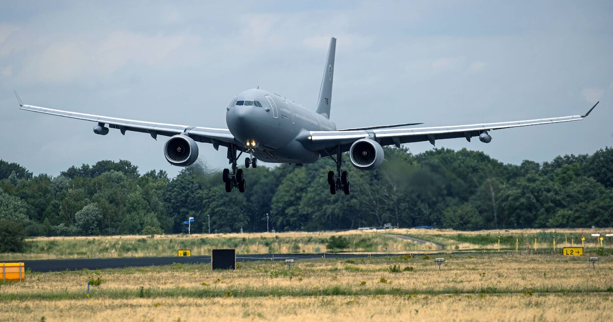 Defensievliegtuig met 170 Nederlandse reizigers uit Midden-Oosten ...