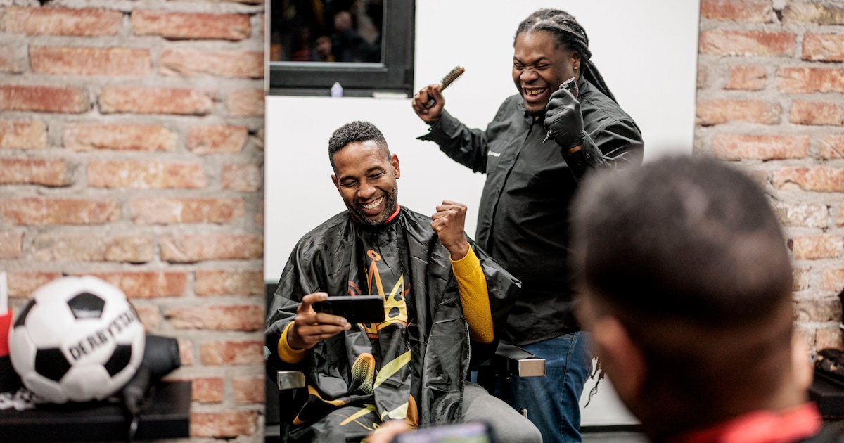 Kapper Chris (45) keek onder een dekentje naar Jamaica-Curaçao... en nu ...