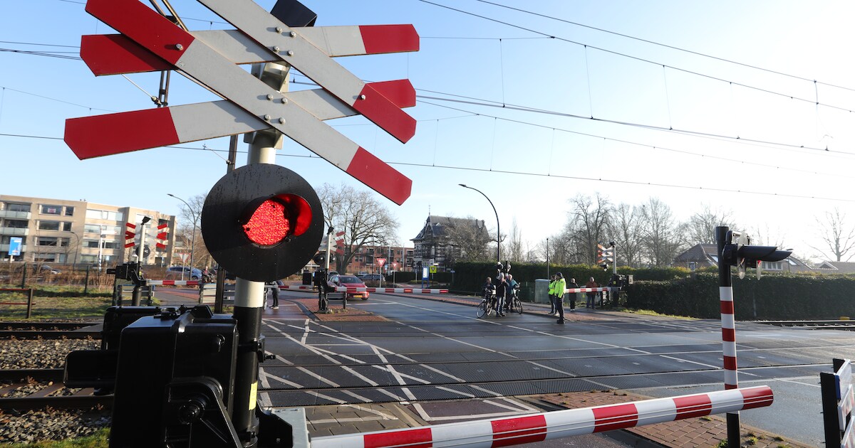 Noodstop in Borne: brandalarm legt treinverkeer stil | Borne | Tubantia.nl