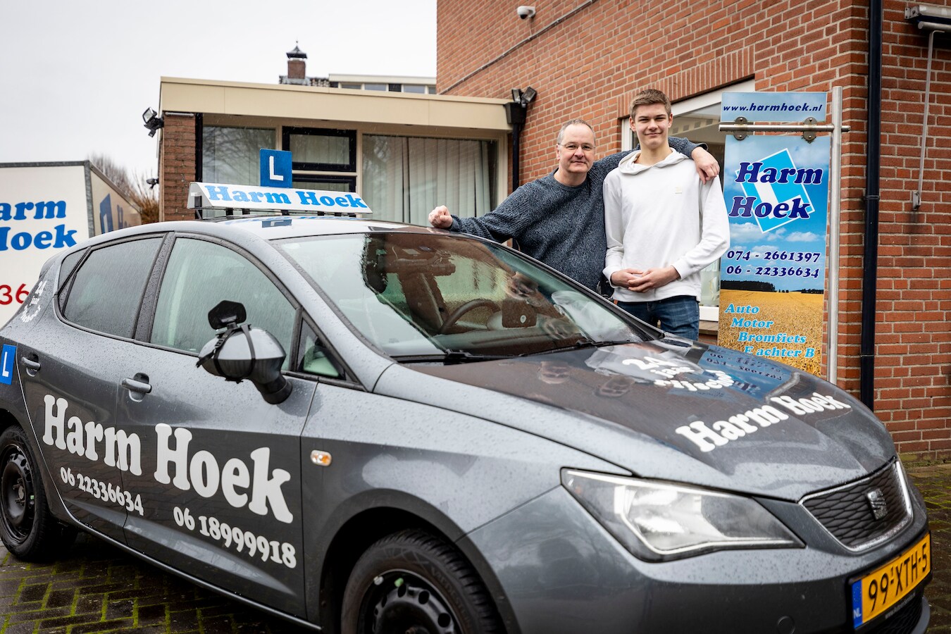 Twentse rijschoolhouder Harm rijdt zijn auto he-le-maal af: ‘700.000 ...