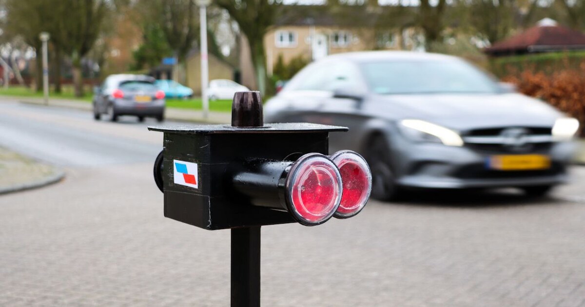 Mysterieuze ‘flitspaal’ in Enschedese woonwijk schrikt hardrijdende ...