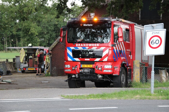 Brandweer bevrijdt koe uit put in Markelo | 112 nieuws Hof van Twente | tubantia.nl