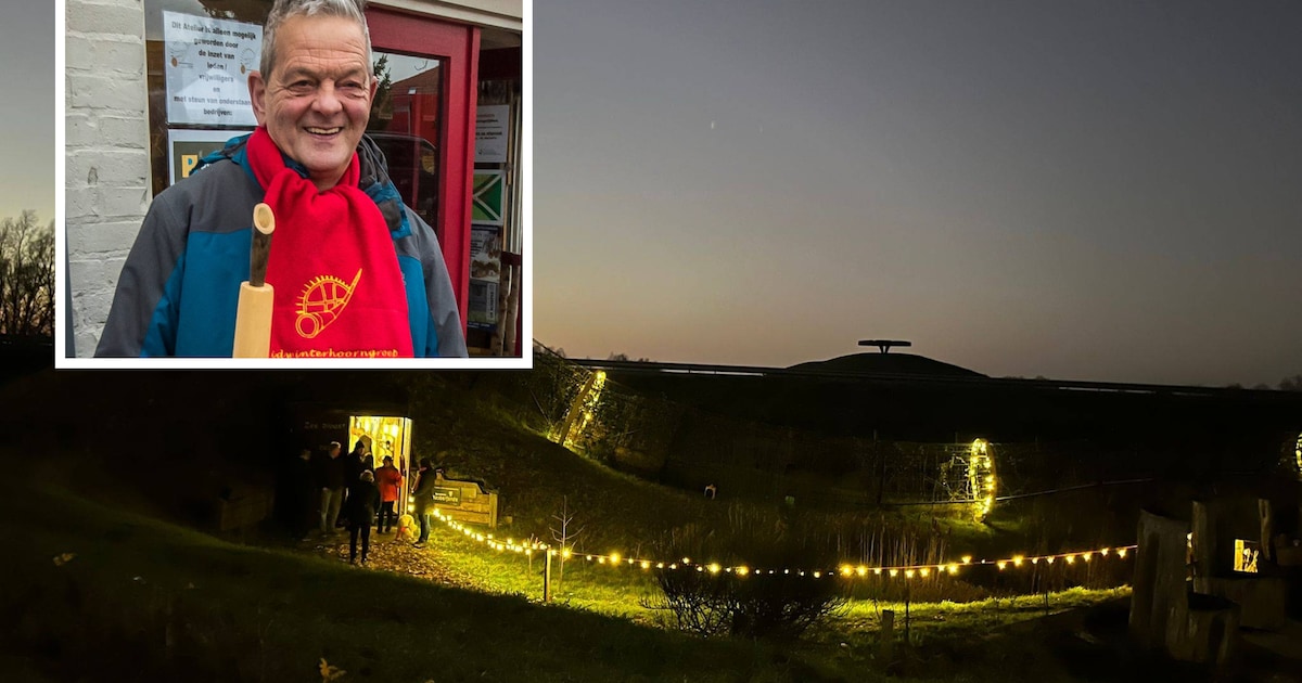 Vijf kilometer wandelen langs een lint van honderden kaarsen ...