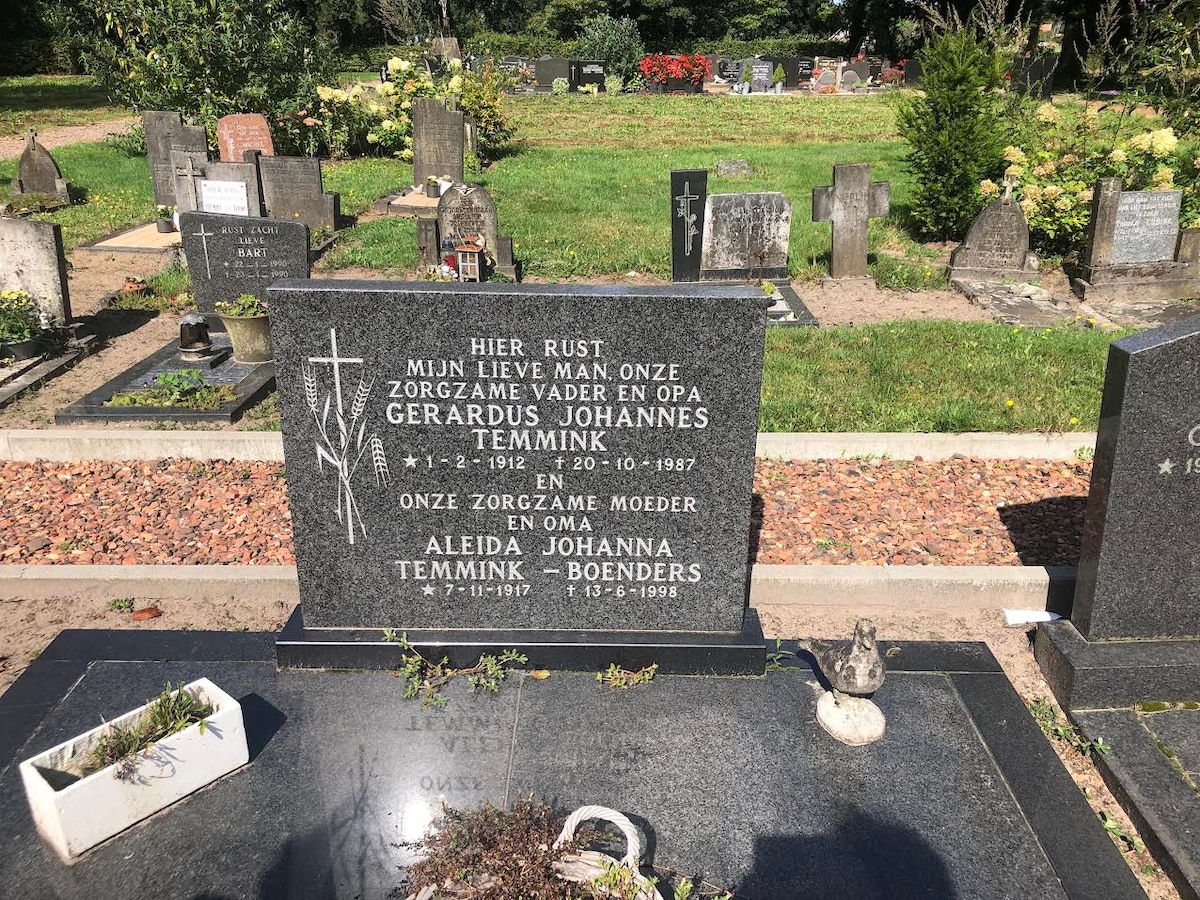 Zoals dat in een hecht dorp als Beckum de traditie is, kwam iedereen ...