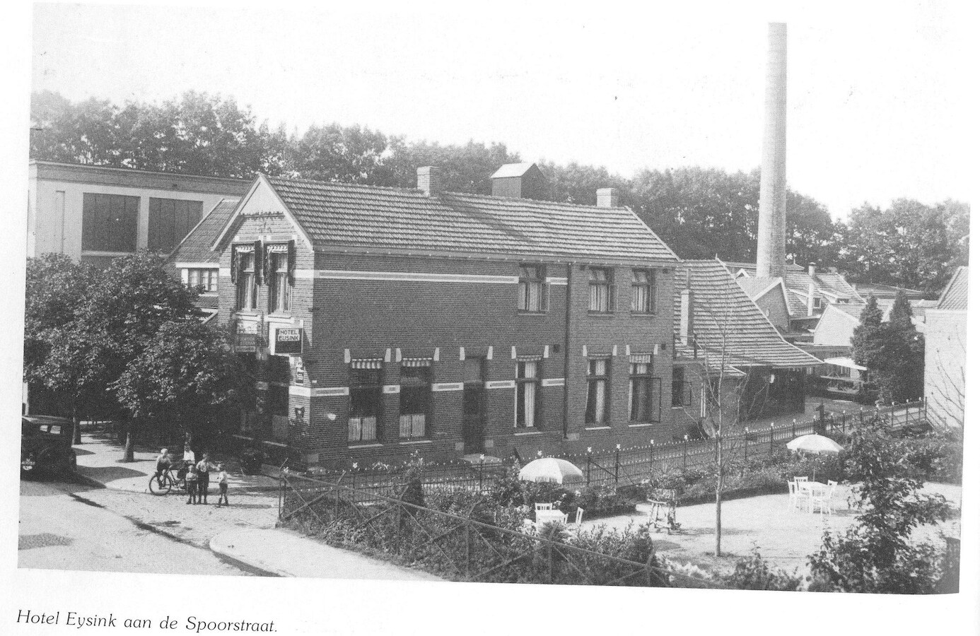 Zo ging dat vroeger bij hotel Eijsink in Haaksbergen, waar nu de Hema ...