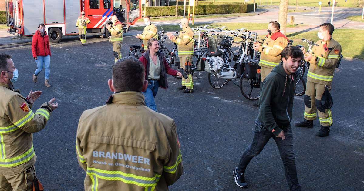 Brandweer Eibergen verwelkomt vier aspirant-collega’s met applaus ...