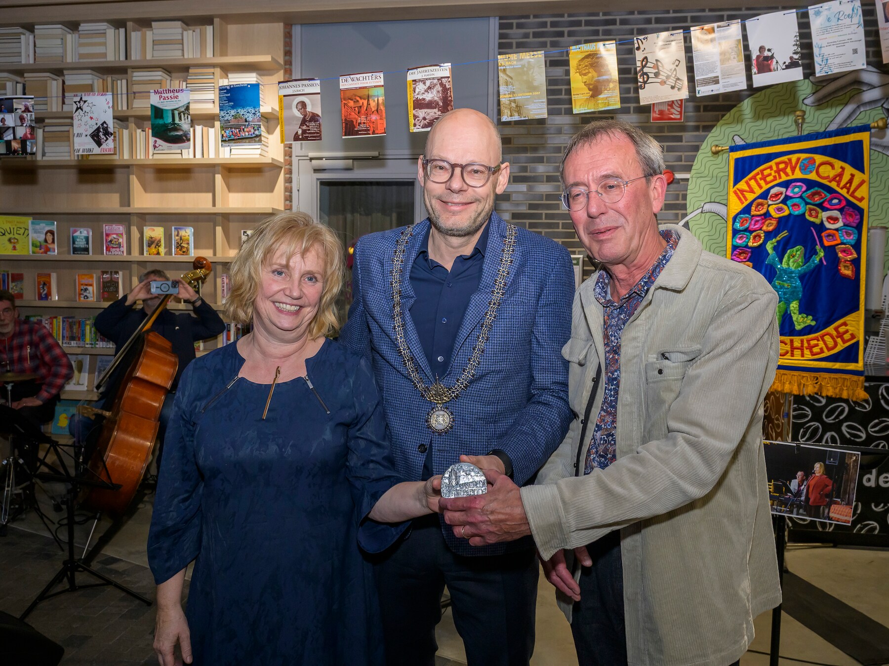 Agenten doen zich voor als kopers van explosieven: duo uit Enschede en ...