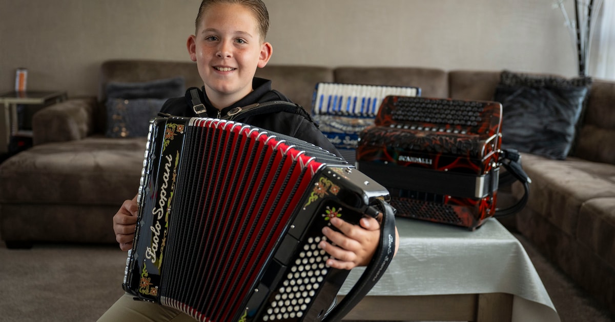 Als Michiel (11) uit Almelo zijn accordeon pakt, beginnen zijn oma en ...