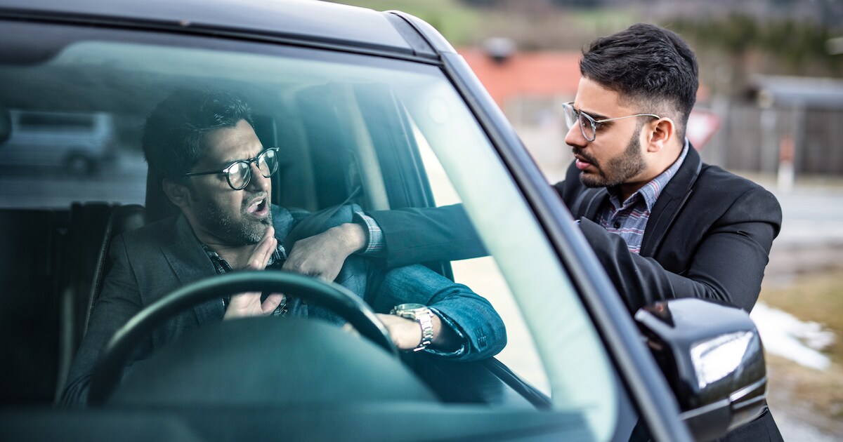 Taxirit van Enschede naar Haaksbergen eindigt heel vervelend als passagier B. (44) chauffeur ...