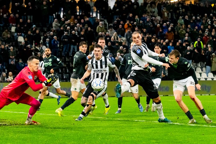 Wedstrijd van Heracles begint met een doeltrap: dit is handig om te ...
