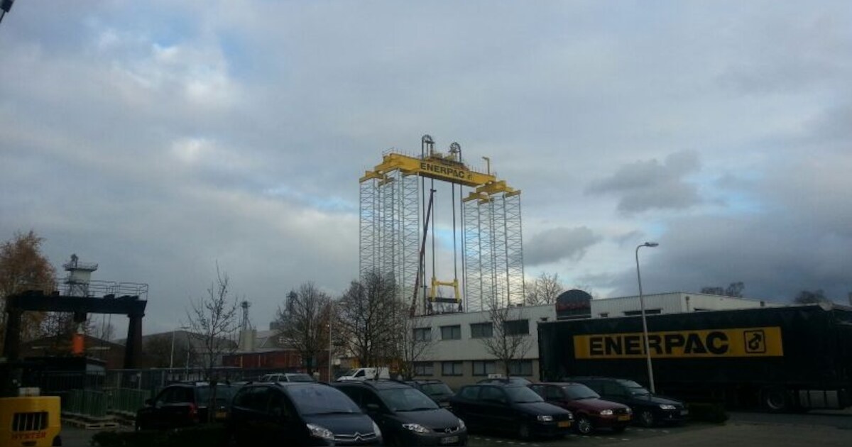 Hijsconstructie Enerpac klapt in elkaar | Hengelo | Tubantia.nl