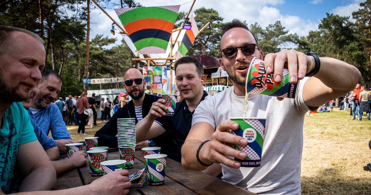 Dauwpop toch weer terug bij omstreden papieren drinkbeker: ‘Hebben het ...