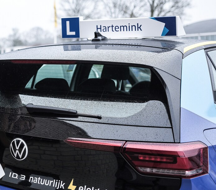 Klanten failliete rijschool Hartemink zijn hun geld kwijt: Speelziek ...