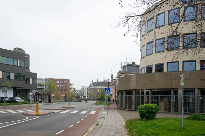Straatterreur bij busstation in Almelo loopt spuigaten uit: ‘Het ...