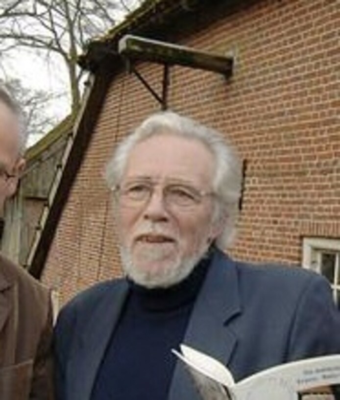 Peter van der Molen signeert Twentse roman in Mander | Tubbergen | tubantia.nl