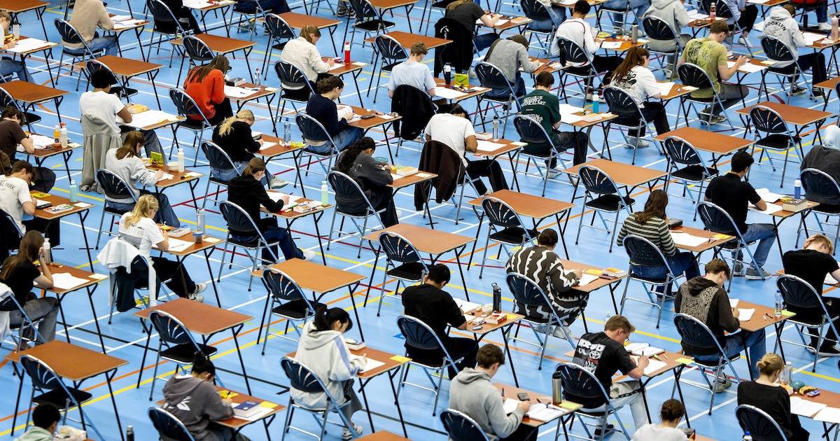 Regels van Twentse scholen maken spieken haast onmogelijk: 'Bijna erger ...
