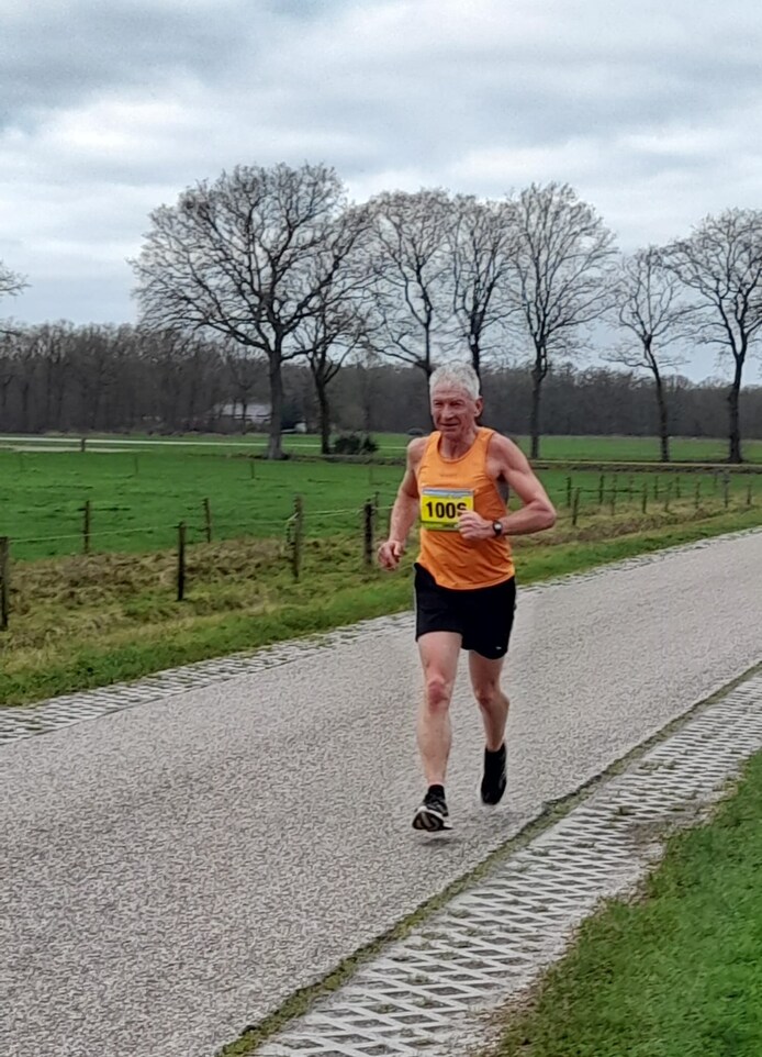 Harry doet voor 34-ste keer mee aan Snertloop in De Lutte en koestert ...