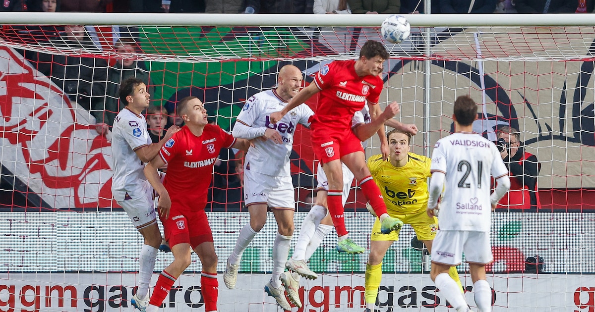 Uitgerekend Bas Kuipers kopt FC Twente naar zege op Go Ahead | Sport ...