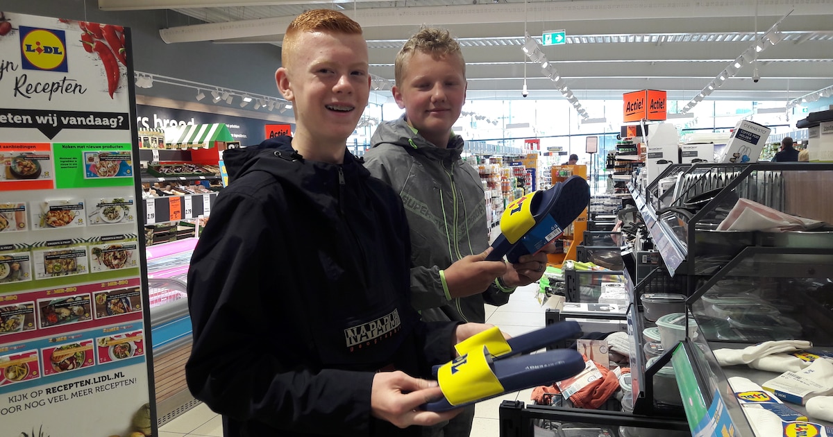Felgekleurde slippers, sokken en sneakers van Lidl vliegen de deur uit ...
