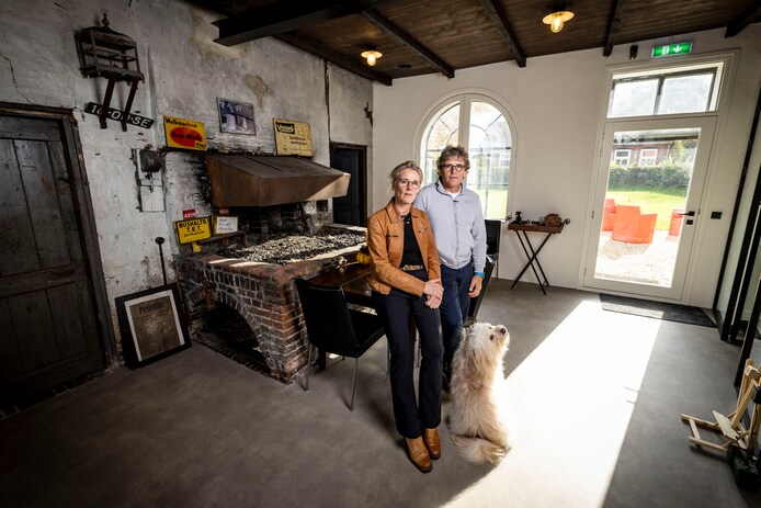 Deze oude smederij op Het Stift (uit 1847) stond op instorten, maar heeft nu bijzondere nieuwe ...