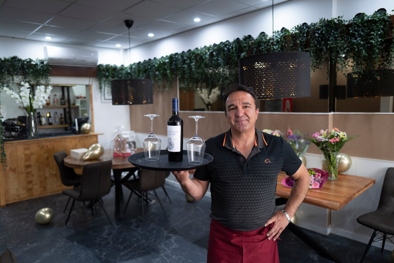 Amir (55) wil met smaken van ‘King of Persian’ Hengelo veroveren | Foto ...
