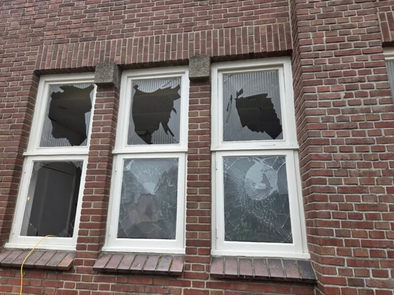 Explosie in Eibergen: tientallen ruiten bij voormalige kerk kapot ...