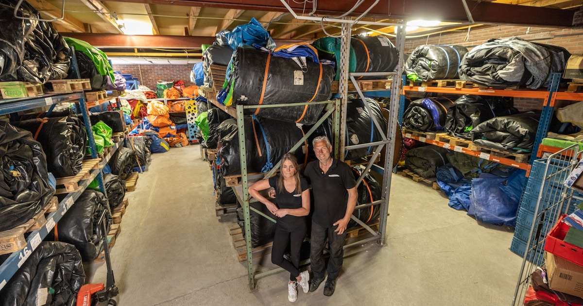 Dit stel laat kinderen lachen met vijftig springkussens, en groeit ...