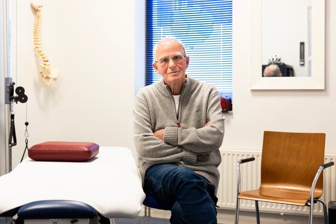 Jan Poel (78) stopt noodgedwongen na bijna 55 jaar als fysiotherapeut: ‘Zonder gevoel niet aan ...