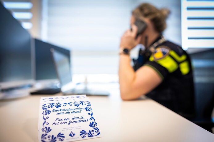 Twee jonge mannen gearresteerd die zich voordeden als agenten in ...