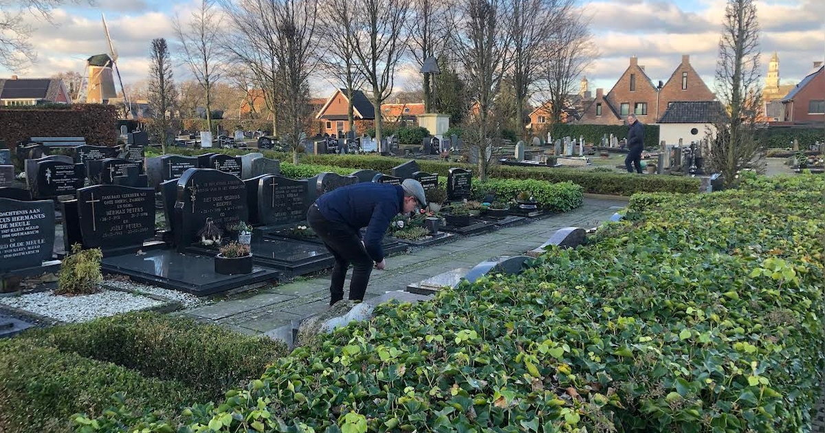 Mattheu bezoekt het graf van zijn ouders: 'Na de dood van mijn vader ...
