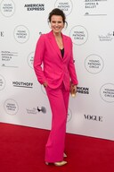 Kleurrijke printjes, grote sieraden en het volumineuze kapsel laat ...