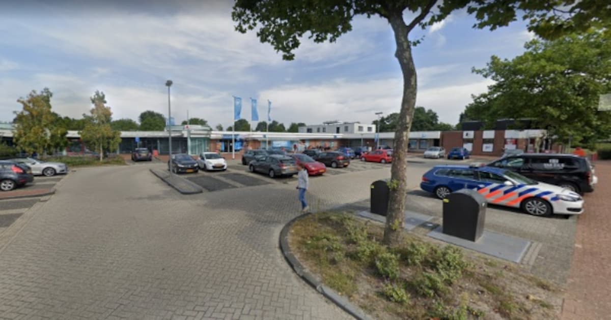 Duo loopt met volle winkelwagen (à 380 euro) supermarkt uit zonder te ...