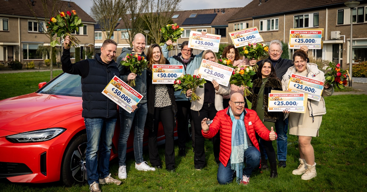 Straatprijs Postcodeloterij valt in de Schelfhorst in Almelo: bewoners sprakeloos als Gaston ...
