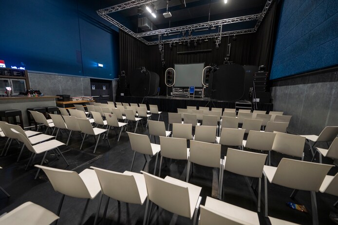 Metropool kondigt voor het eerst een show in Almelo aan, volledige ...