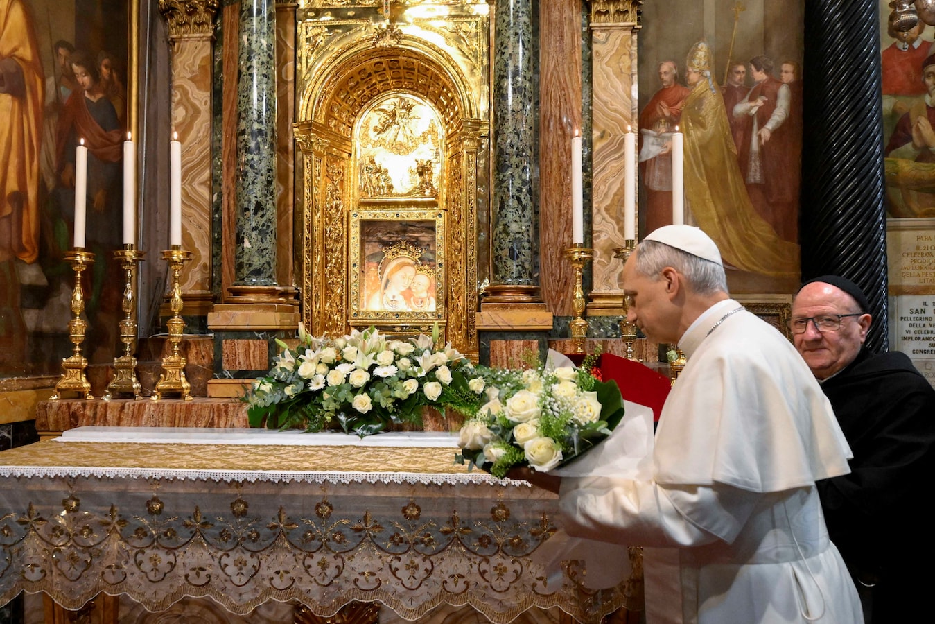 Nieuwe paus verklaart keuze voor de naam Leo en bezoekt graf van ...