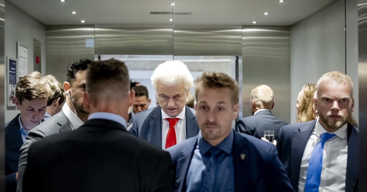 Op zijn werkkamer springt Geert Wilders uit zijn vel: ‘Jij moet altijd Faber hebben!’ | Politiek ...
