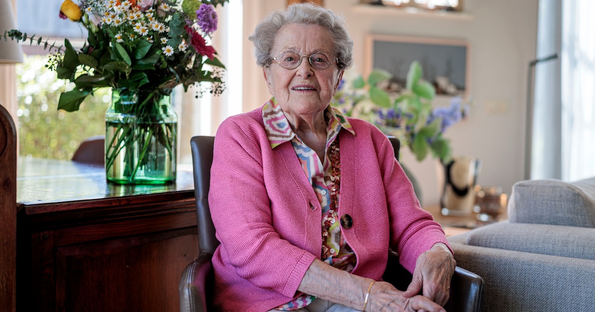Vrolijke Constance uit Enschede viert 100ste verjaardag: ‘Middagdutjes ...