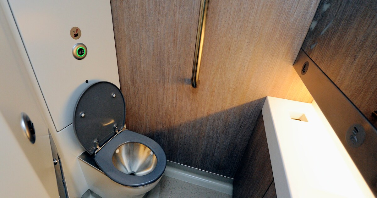 Keolis bindt strijd aan met verstopte toiletten: QR-codes tegen ...