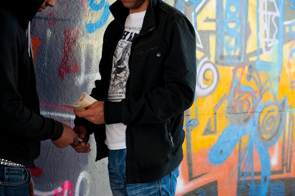 Minister beloont Enschedese aanpak: extra miljoenen om kinderen uit ...