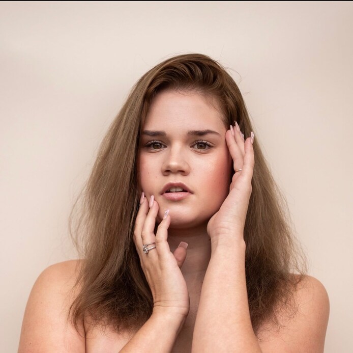 Zoë is negativiteit rond tienermoeders beu: ‘Ik ben nog nooit zo ...