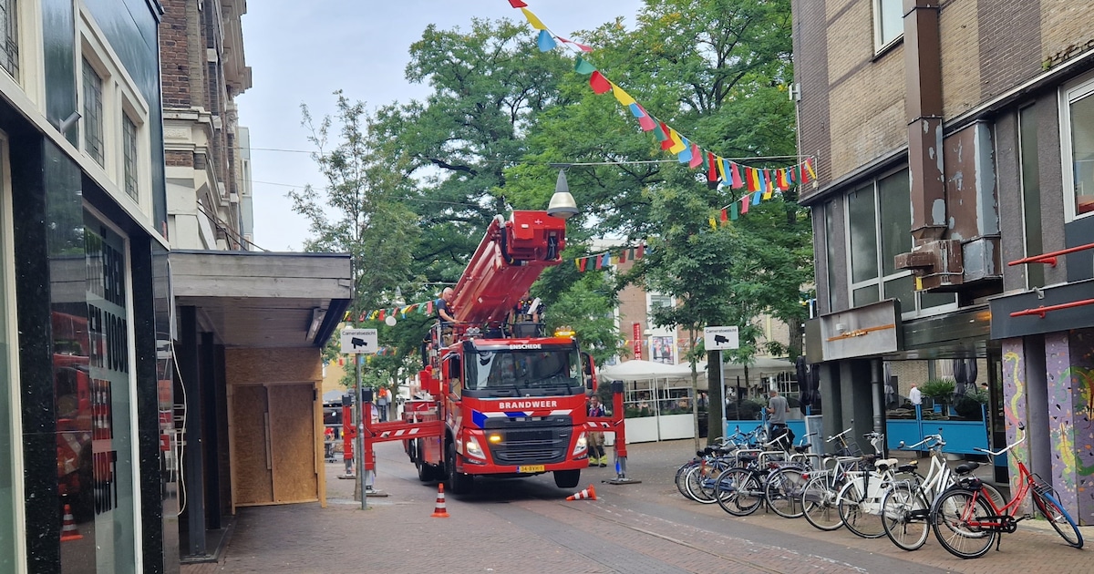 Brandweer blokkeert straat in centrum Enschede: ‘Als er iets gebeurt ...