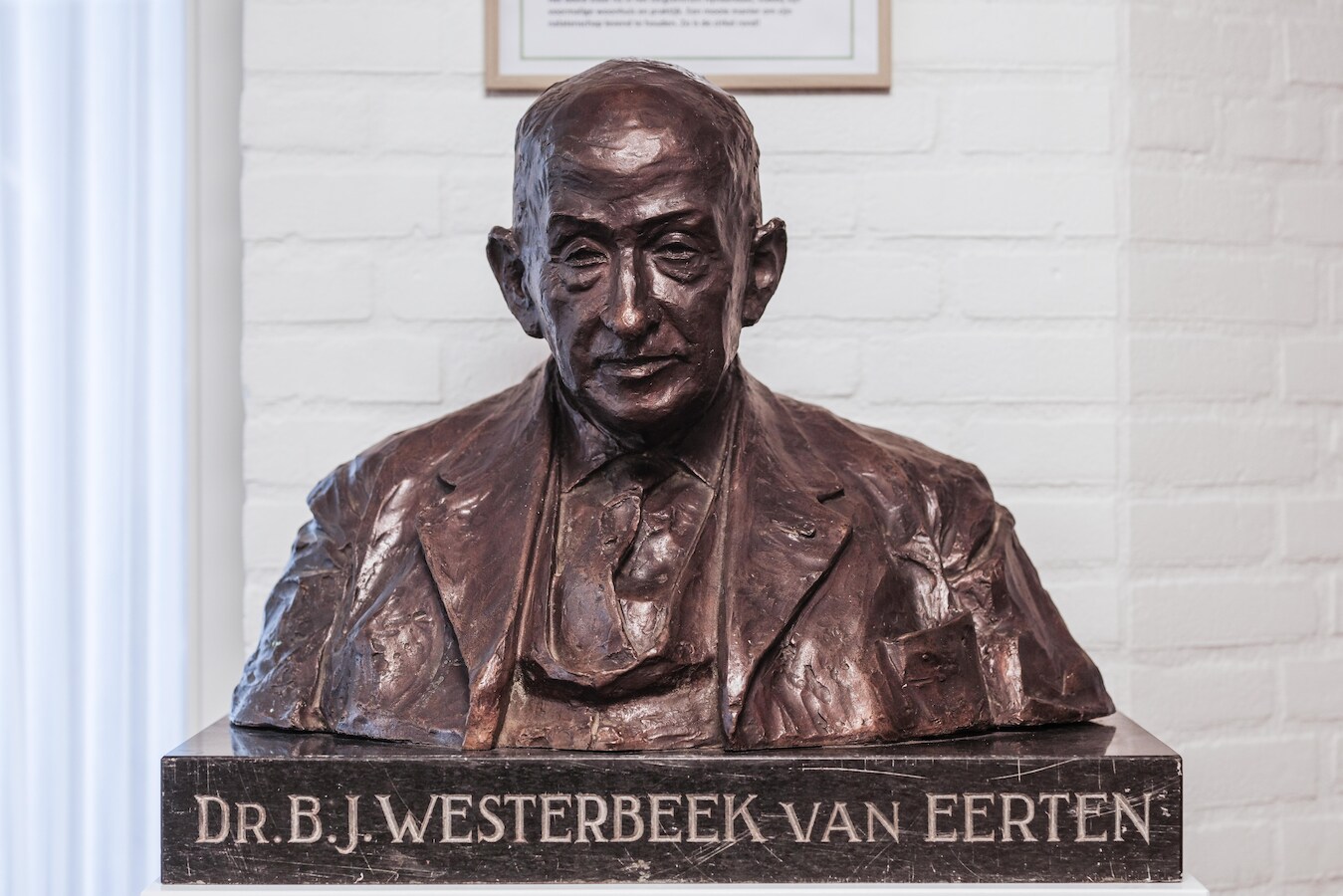 Legendarische huisarts Bart Pil is 50 jaar na zijn dood terug in Hummelo: ‘De cirkel is rond ...