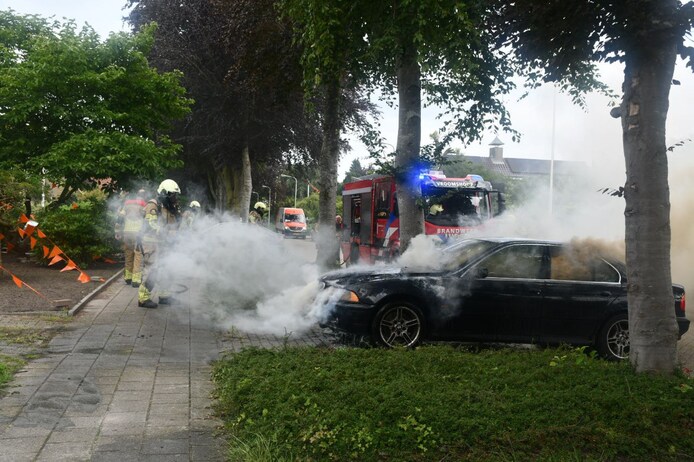 Auto vliegt spontaan in brand aan de Koninginneweg in Vroomshoop | 112 ...