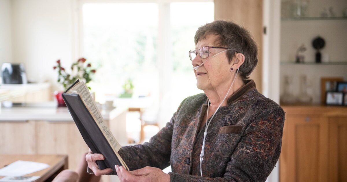 Ondanks longziekte zingt Everdien (74) uren achter elkaar: ‘De ...