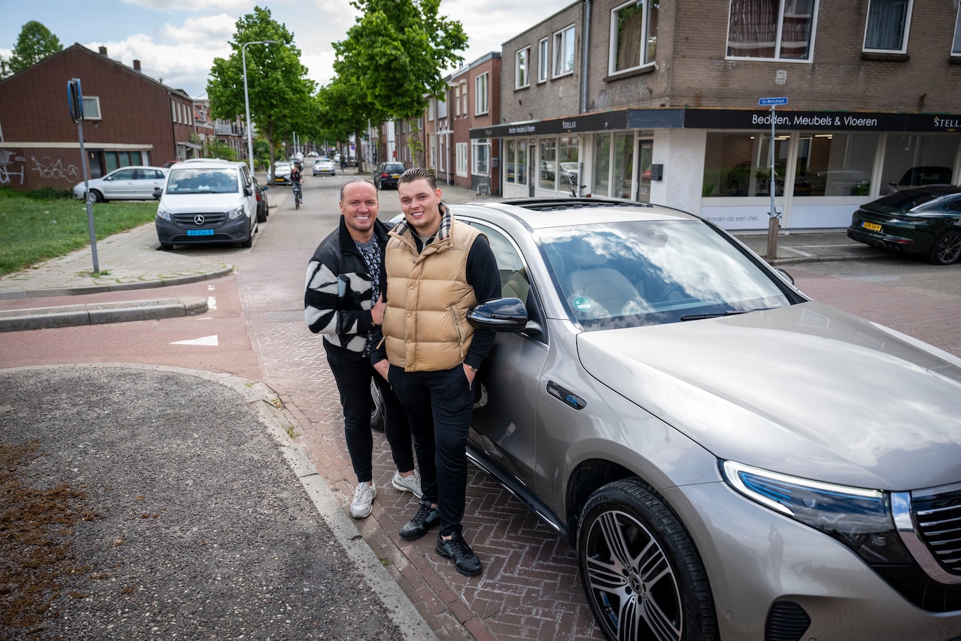 Van ‘huisje op wielen’ naar voertuigen: bekende volkszanger begint ...