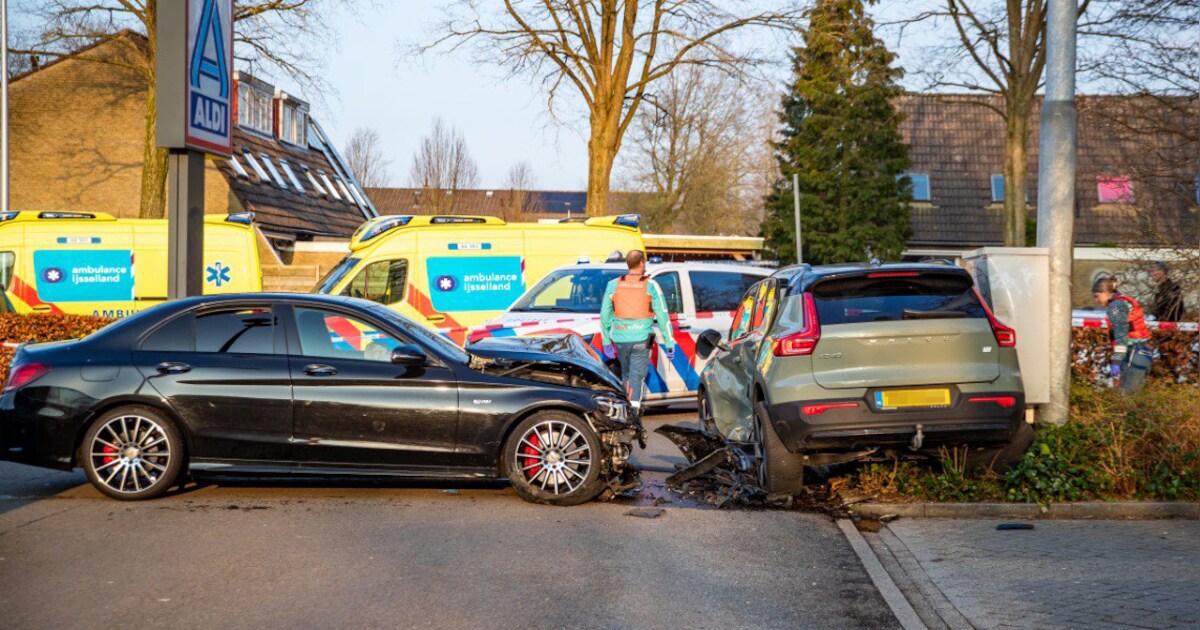 Opmerkelijk detail: gecrashte auto ‘belt hulpdiensten’ tijdens moord ...