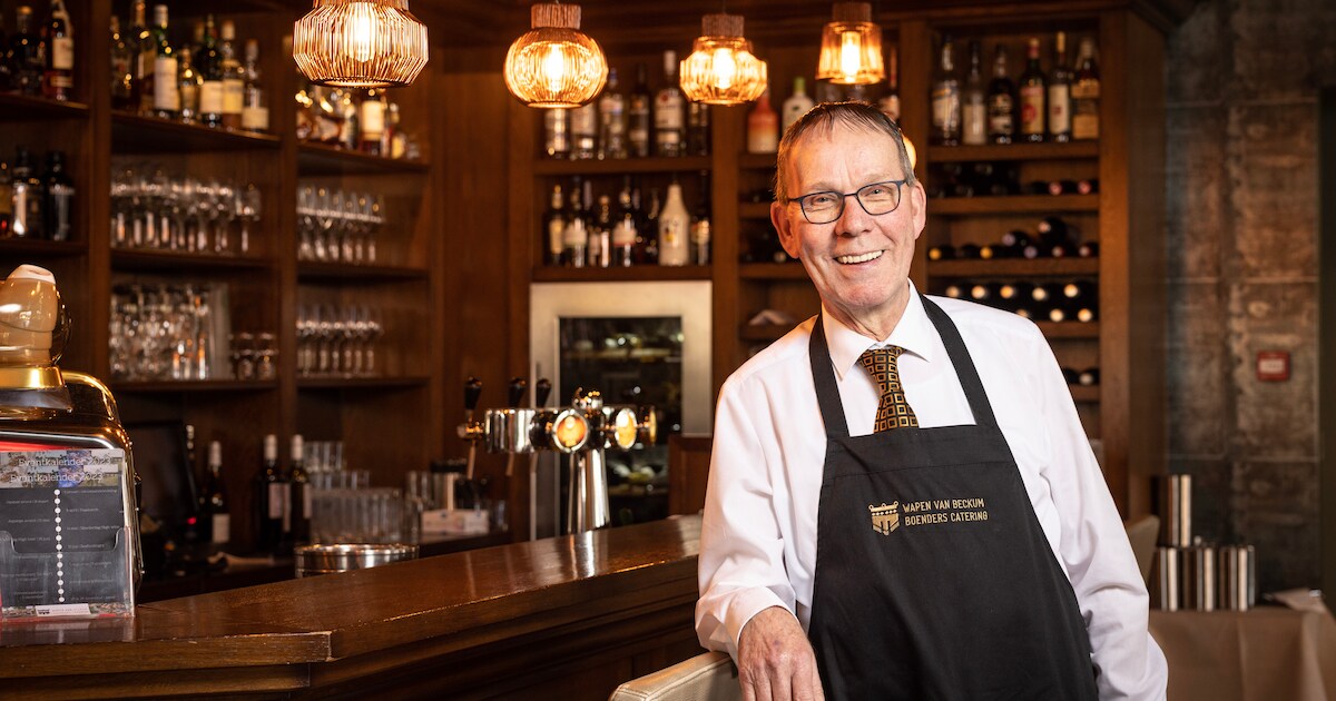 Kelner Paul maakt de gekste dingen mee in 50 jaar horeca: ‘Wat doe je ...